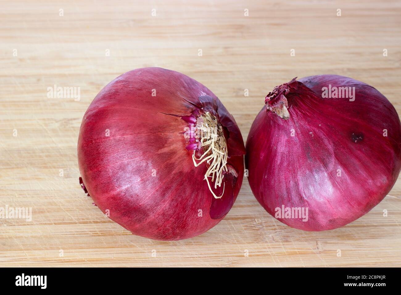 Red onions for cooking hi-res stock photography and images - Alamy