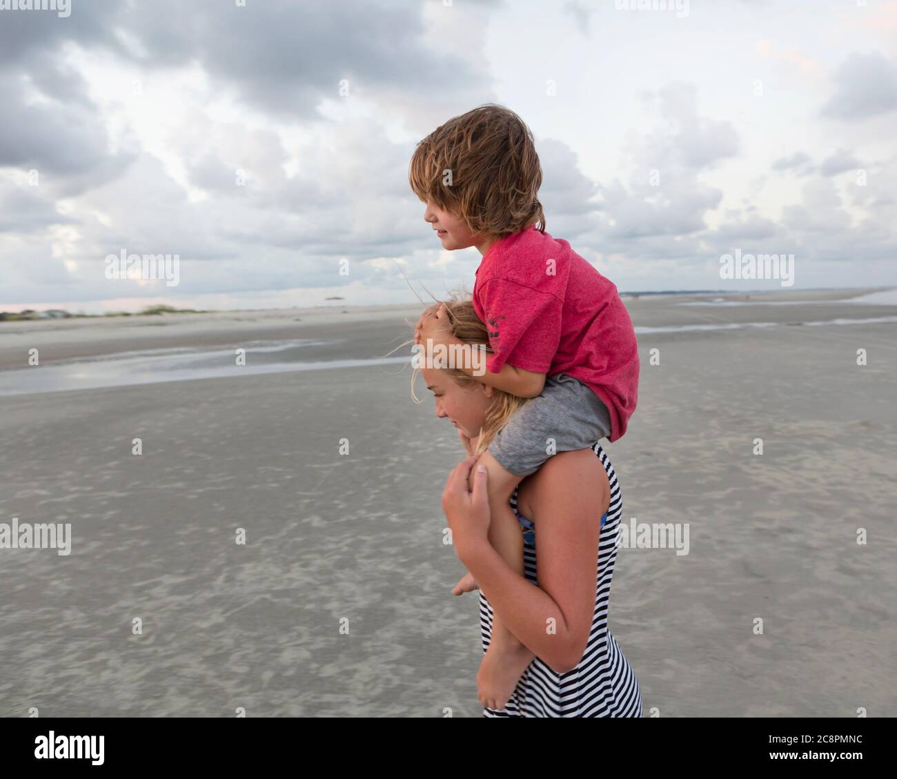 Sisters 4 5 hi-res stock photography and images - Alamy