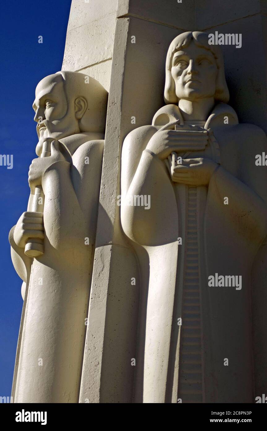 Statue griffith observatory hi-res stock photography and images - Alamy