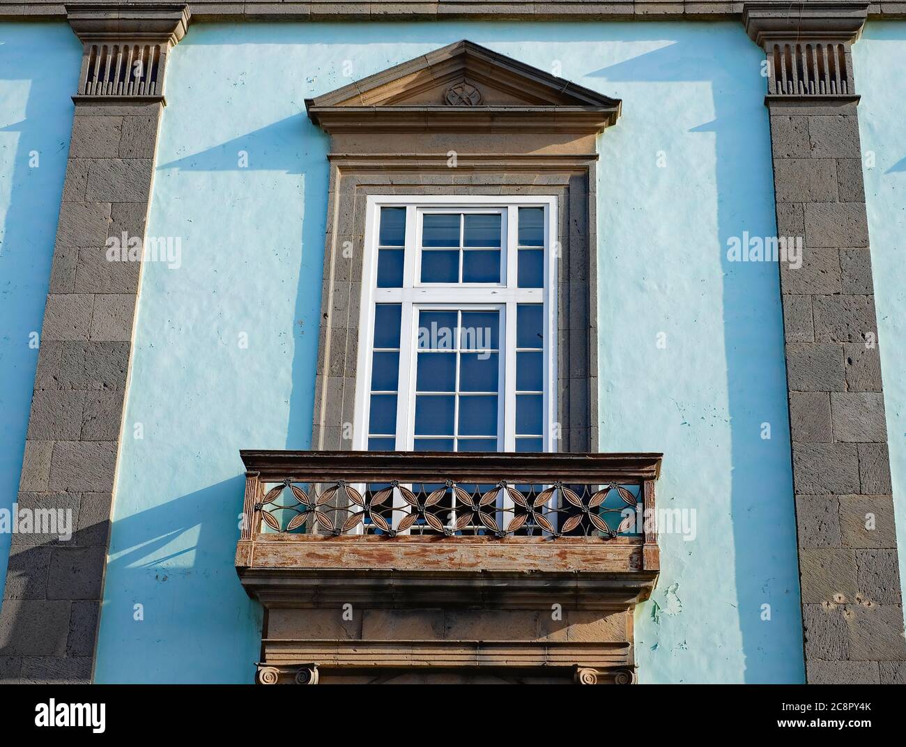 Villa facade hi-res stock photography and images - Alamy