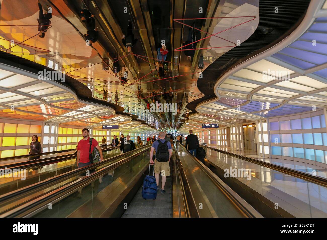 Terminal concourse ohare international airport hi-res stock photography ...