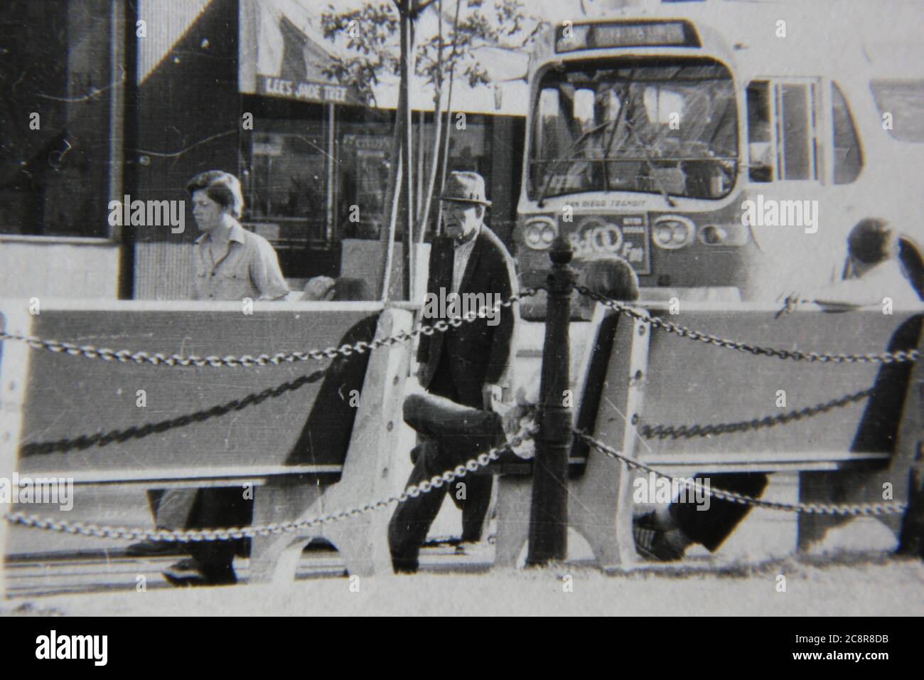 Fine 70s vintage black and white lifestyle photography of people ...
