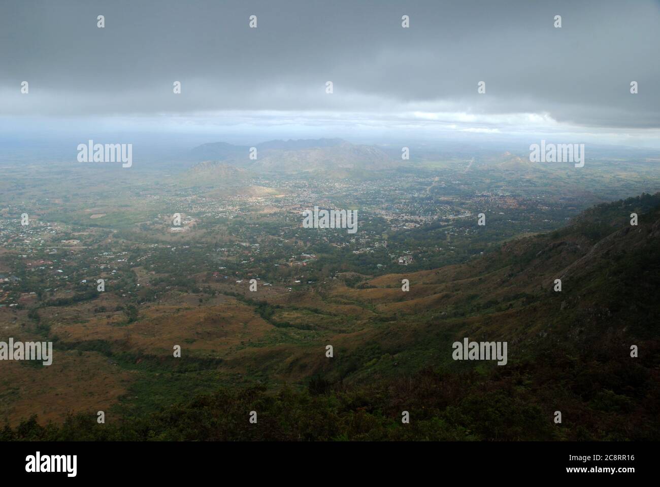 African man carrying load on hi-res stock photography and images - Alamy