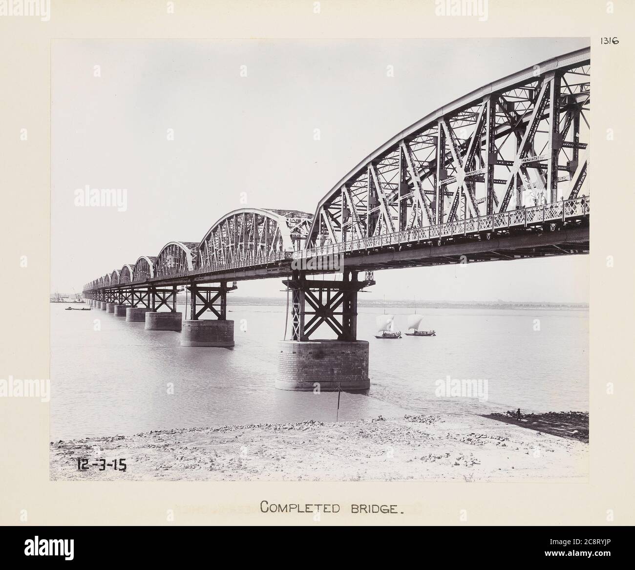 Completed bridge hi-res stock photography and images - Alamy