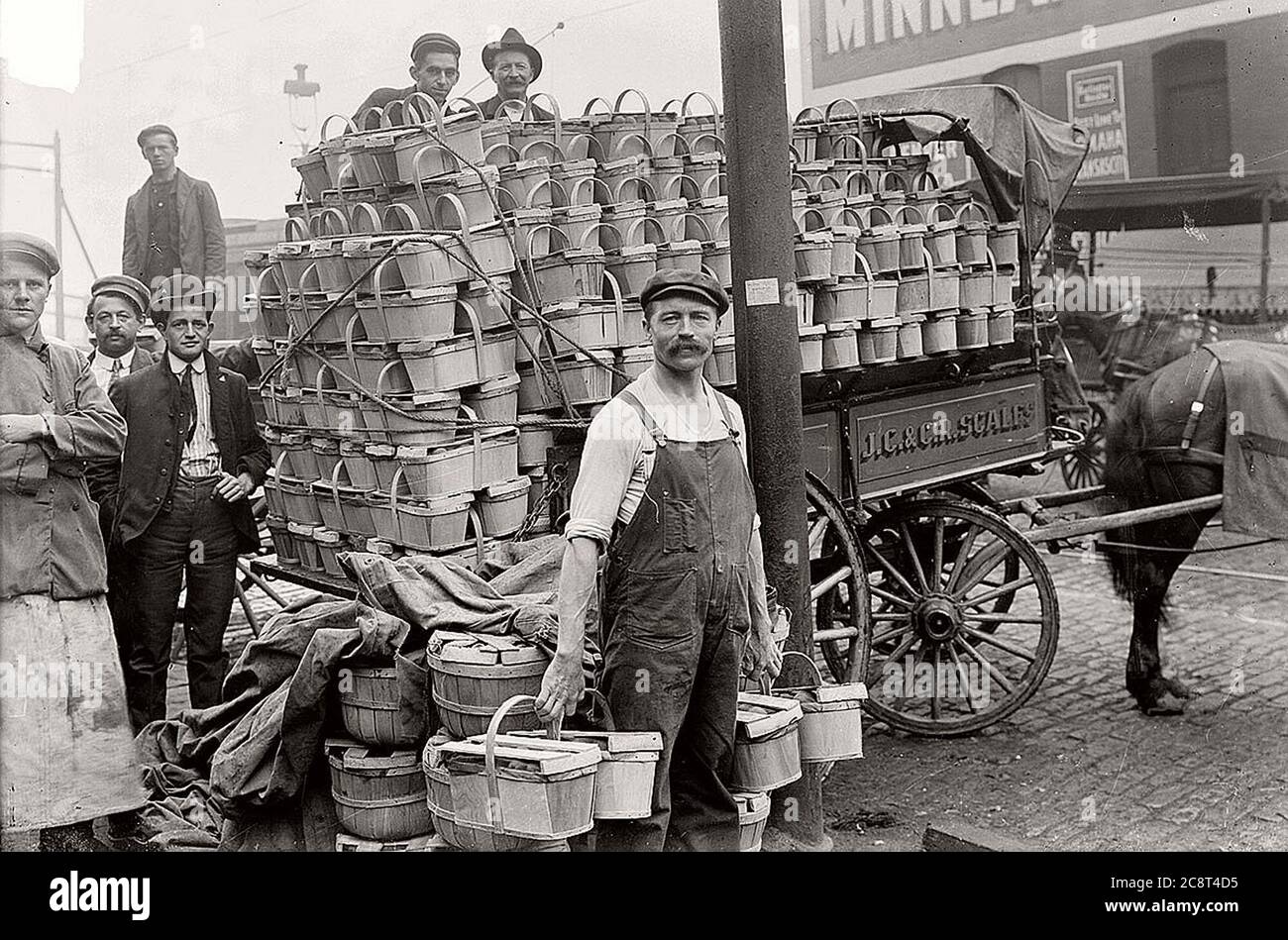 Chicago street 1940s hi-res stock photography and images - Alamy