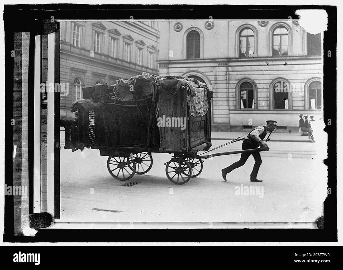Moving art 1940's hi-res stock photography and images - Alamy