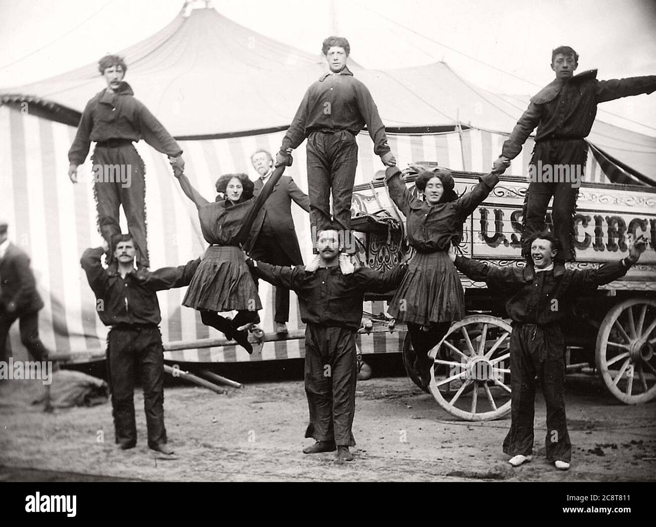 Vintage circus background frame hi-res stock photography and images - Alamy