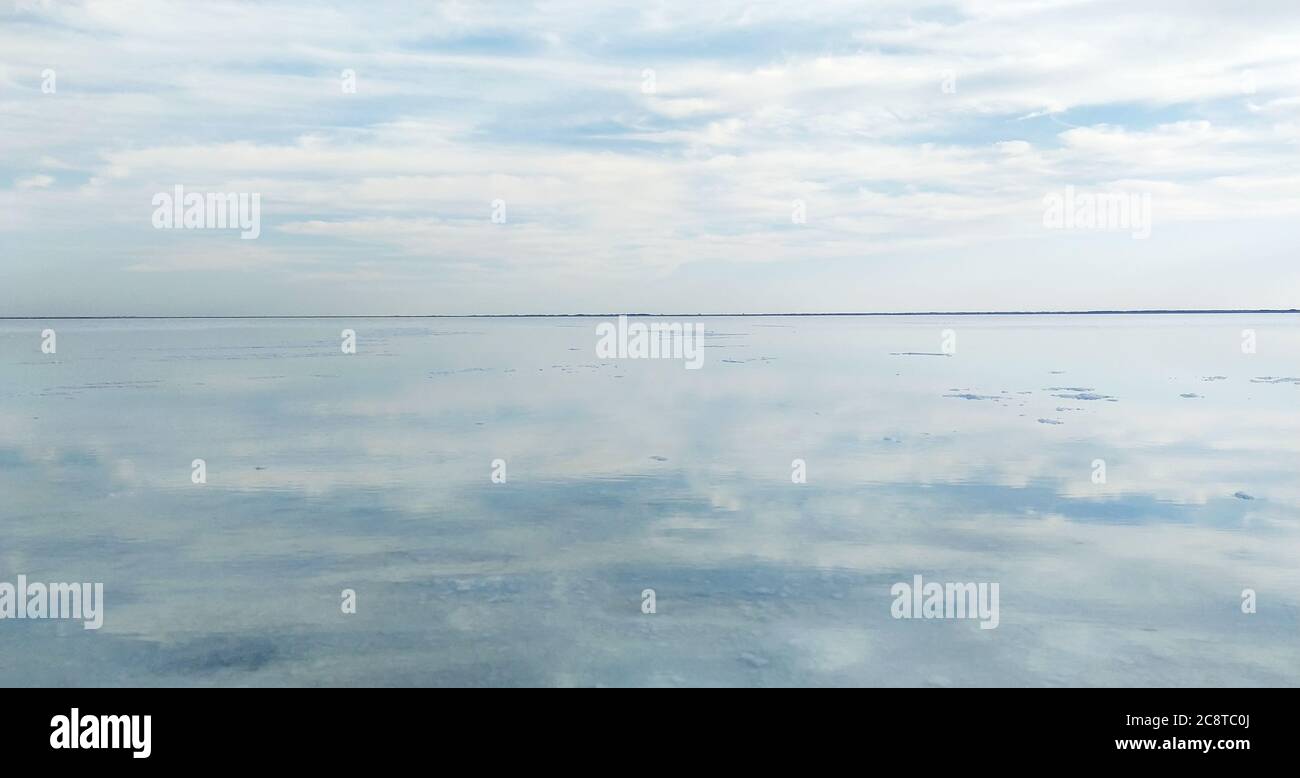 Salar de uyuni bolivia mirror hi-res stock photography and images - Alamy