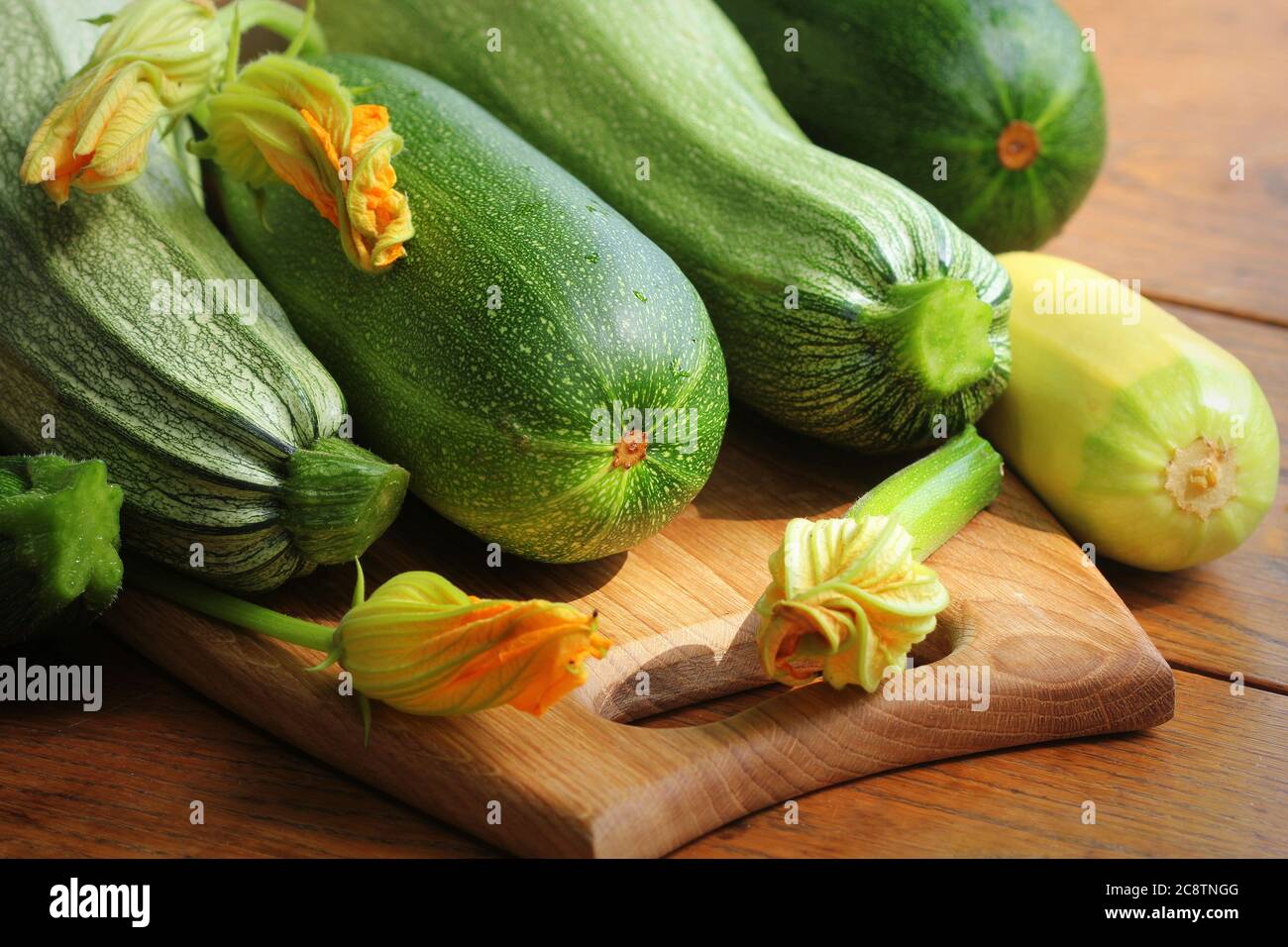 Fresh organic zucchini on the wooden table Stock Photo - Alamy