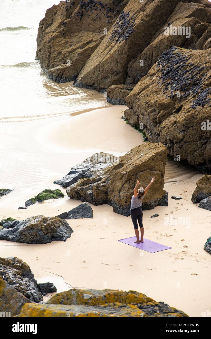 Yoga on a beach Stock Photo - Alamy