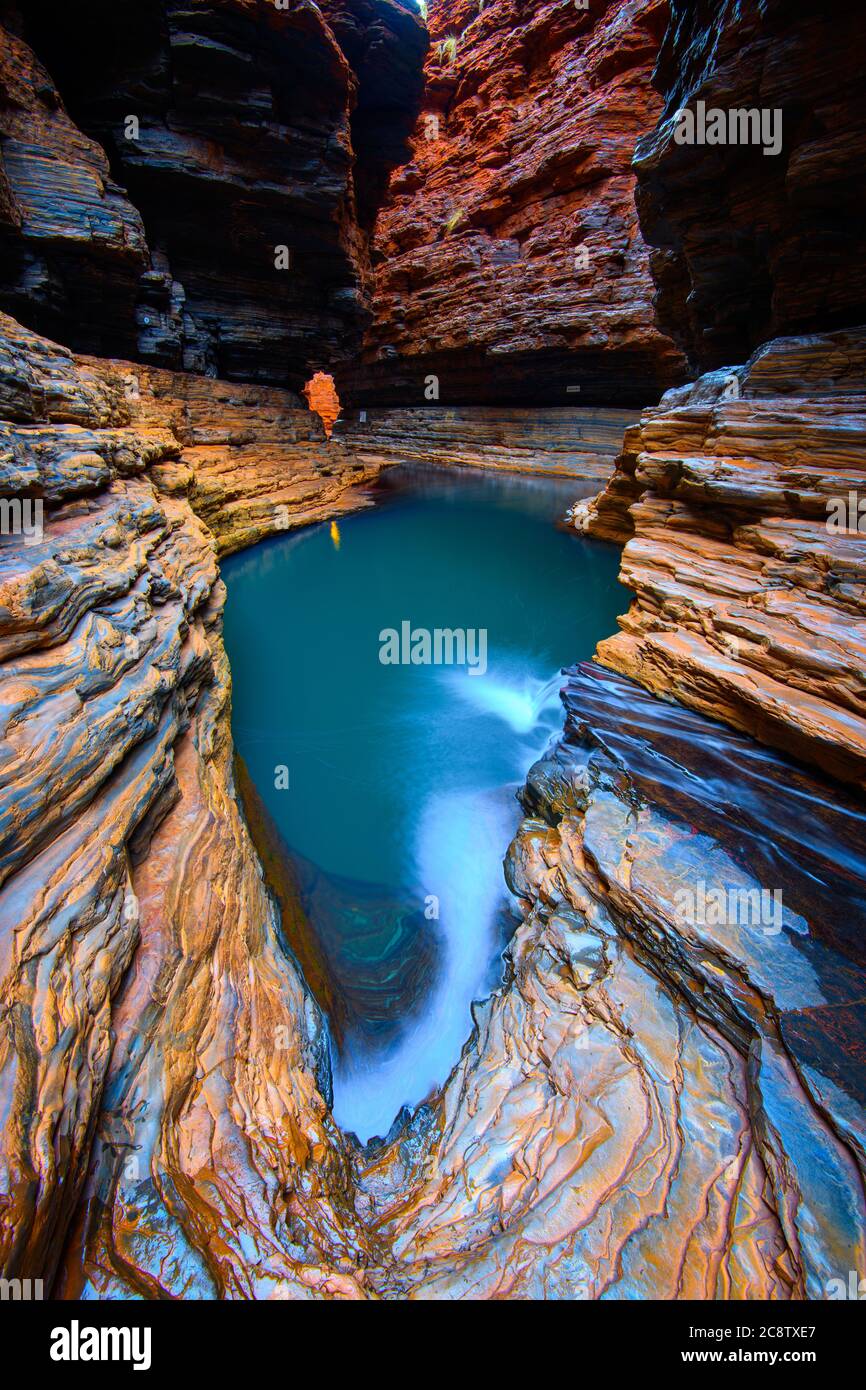 Panoramic shot of a pool in the weano gorge in karijini national park ...