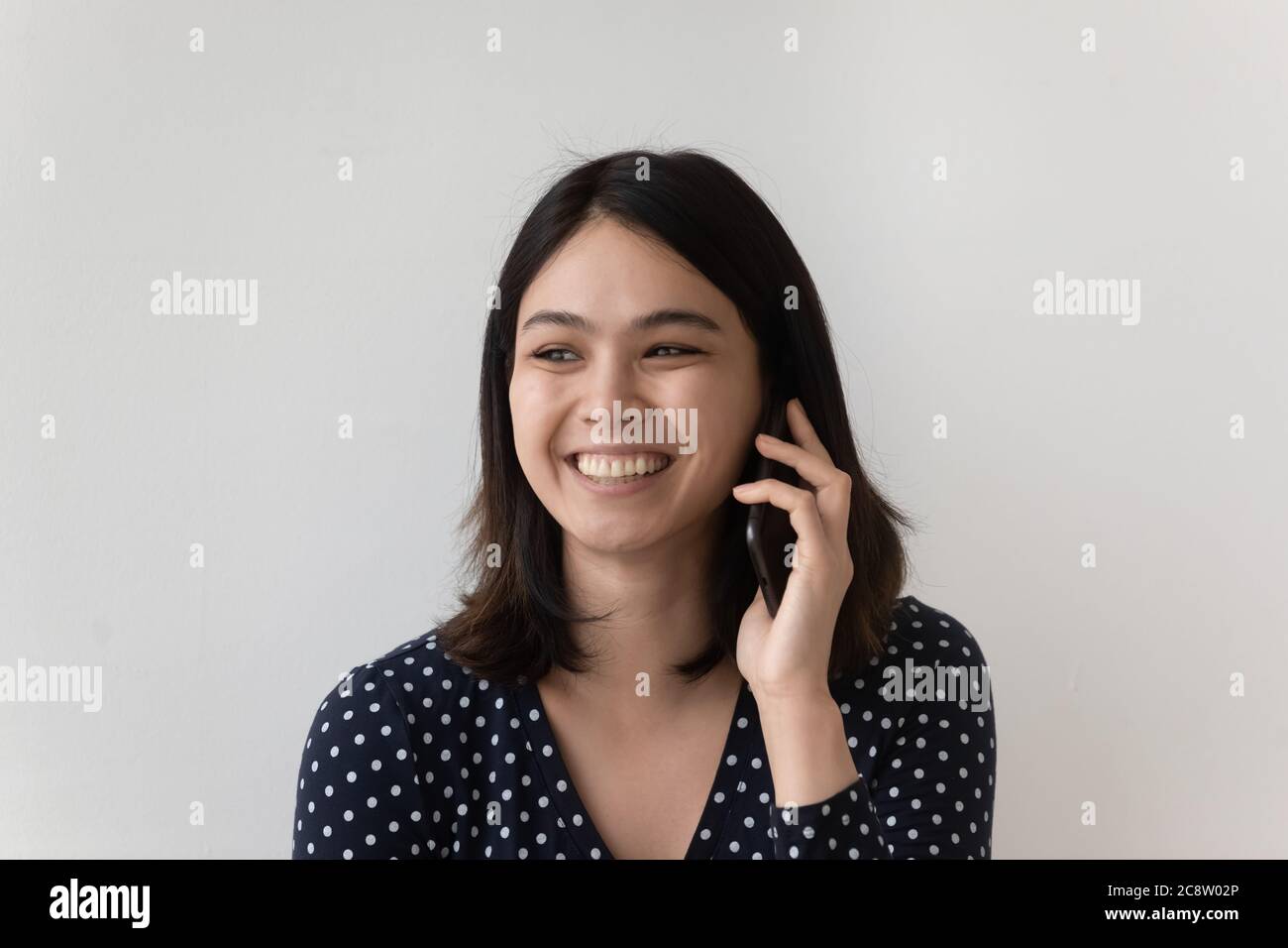 Smiling Asian girl laugh talking on cellphone Stock Photo - Alamy