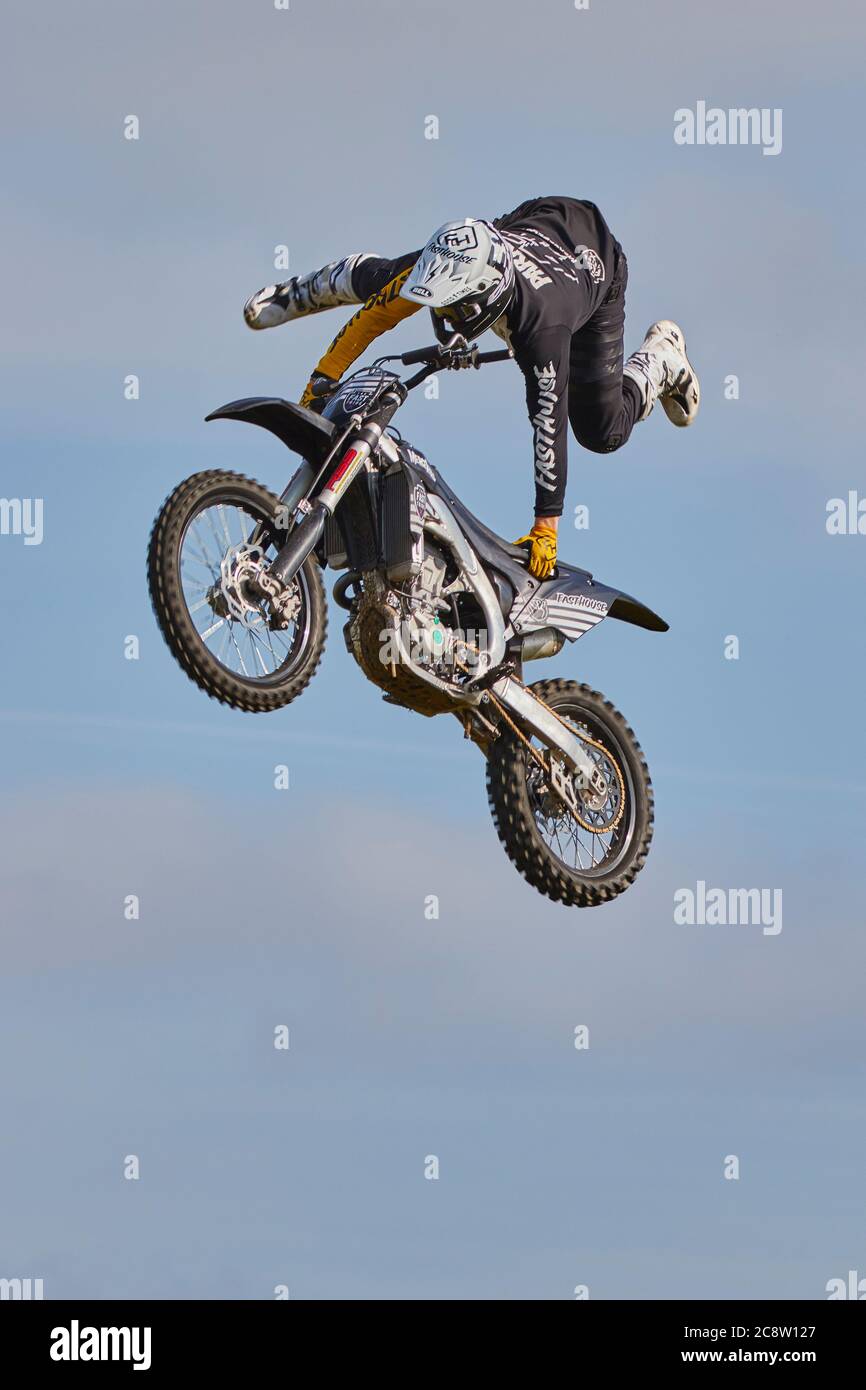 Daring stunt hi-res stock photography and images - Alamy