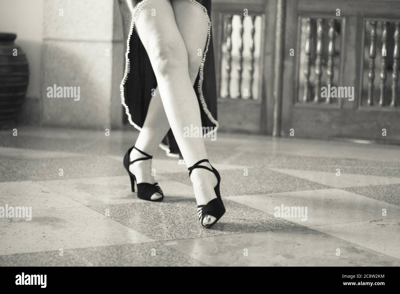 Tango dancers posing argentina hi-res stock photography and images - Alamy