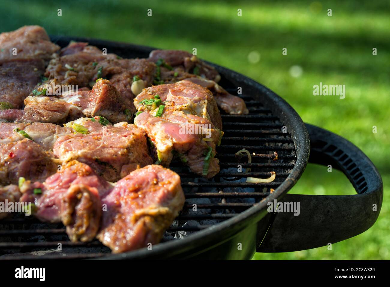 Round grill hi-res stock photography and images - Alamy