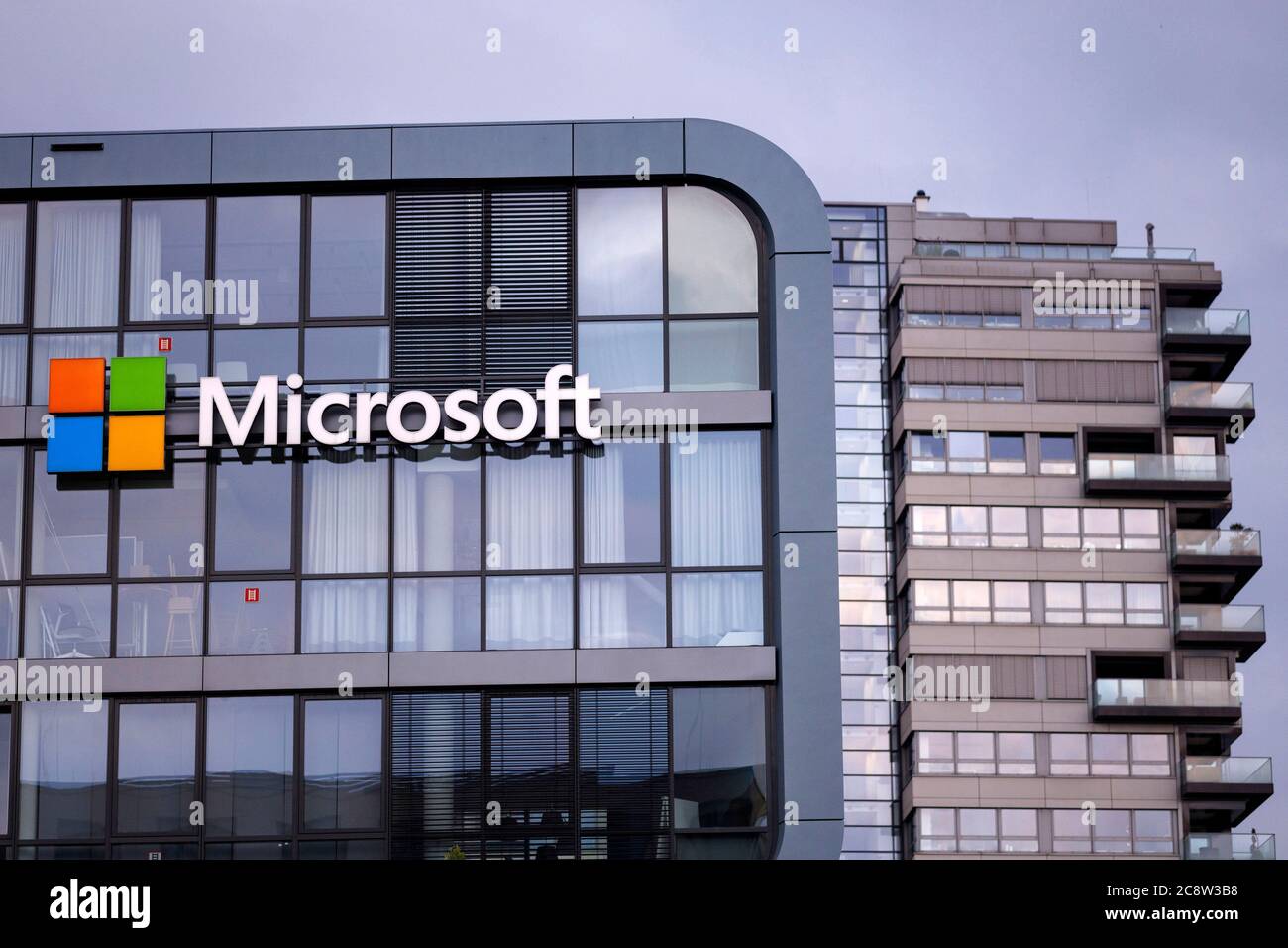 Microsoft windows 11 box hi-res stock photography and images - Alamy