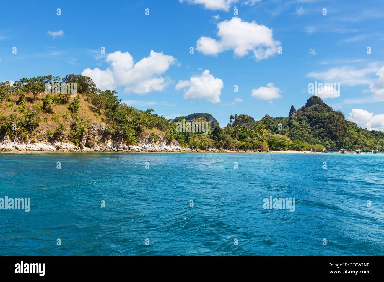 Amazing scenic view of sea bay and mountain islands, Palawan ...