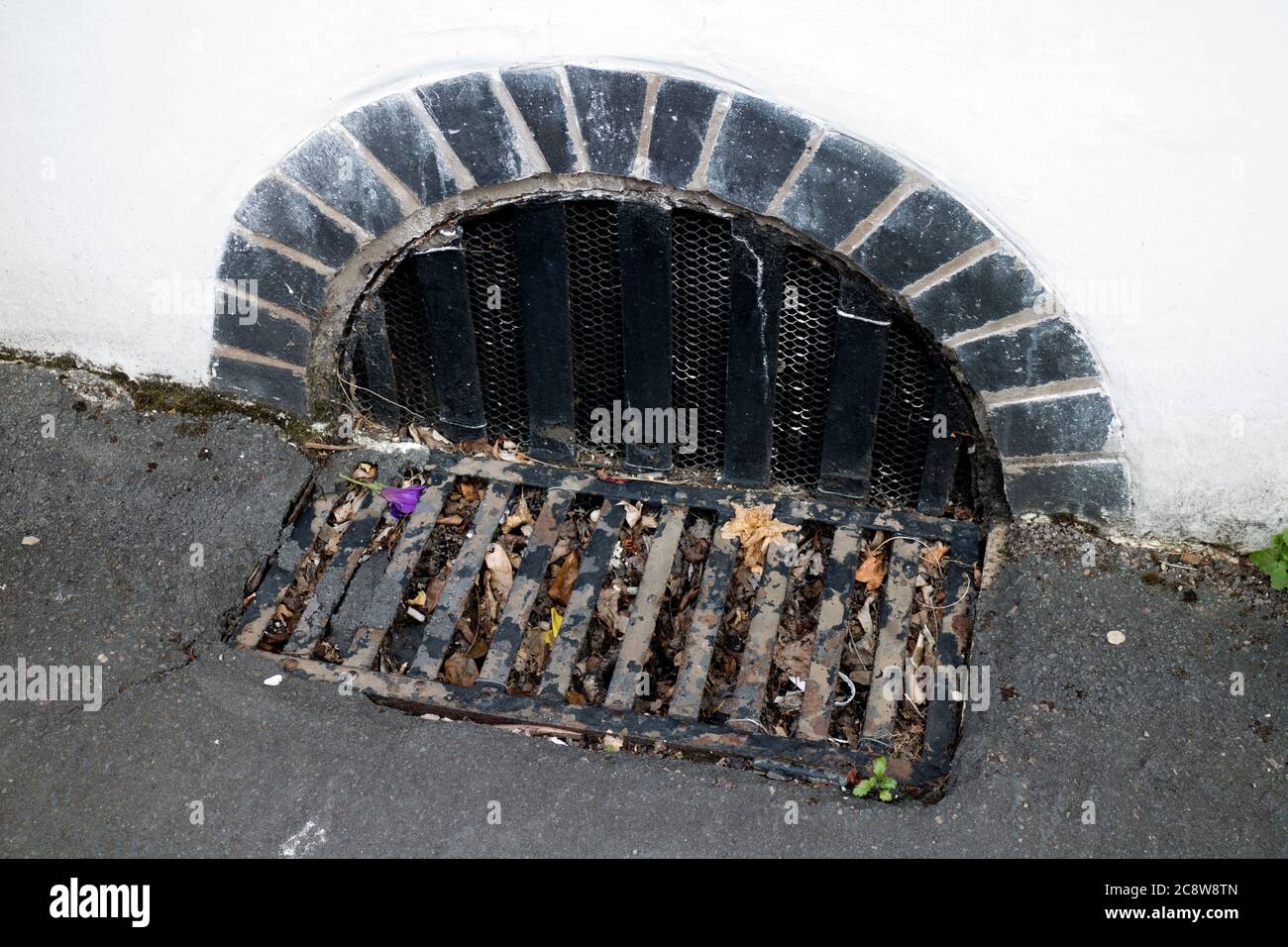 The grating hi-res stock photography and images - Alamy