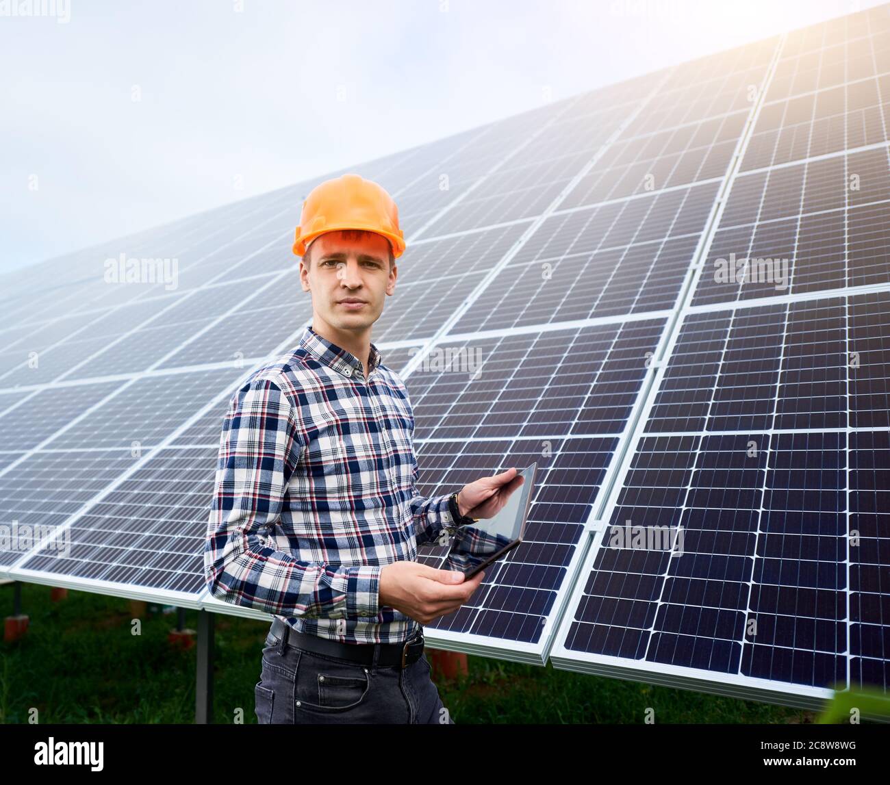 Free standing photovoltaic solar panels hi-res stock photography and ...