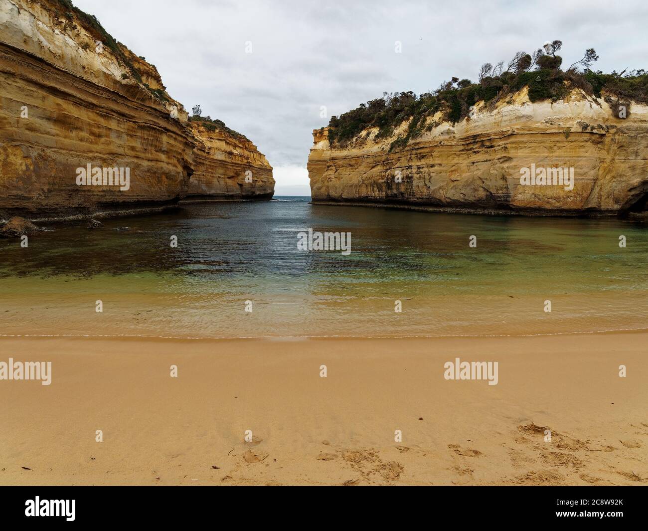 Stunning coastal scenery at Loch Ard Gorge in Victoria Australia Stock ...