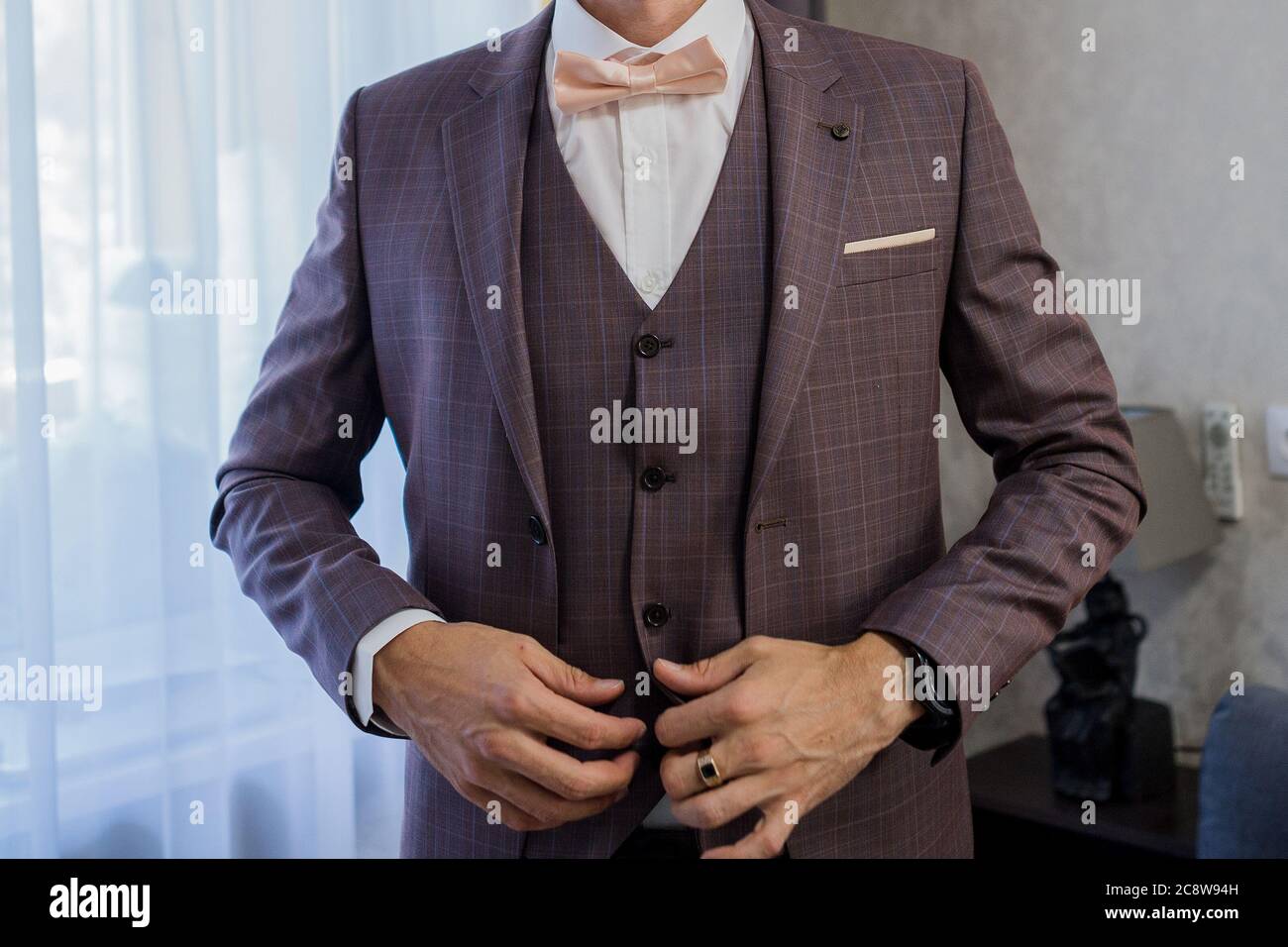 Man in suit wearing bowtie hi-res stock photography and images - Alamy
