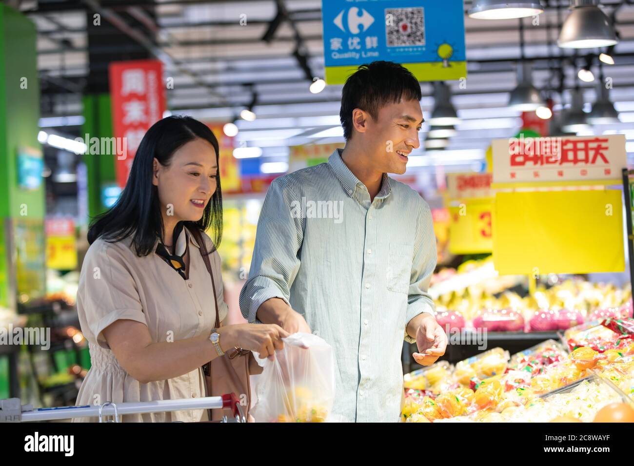 Middle aged women pick hi-res stock photography and images - Alamy