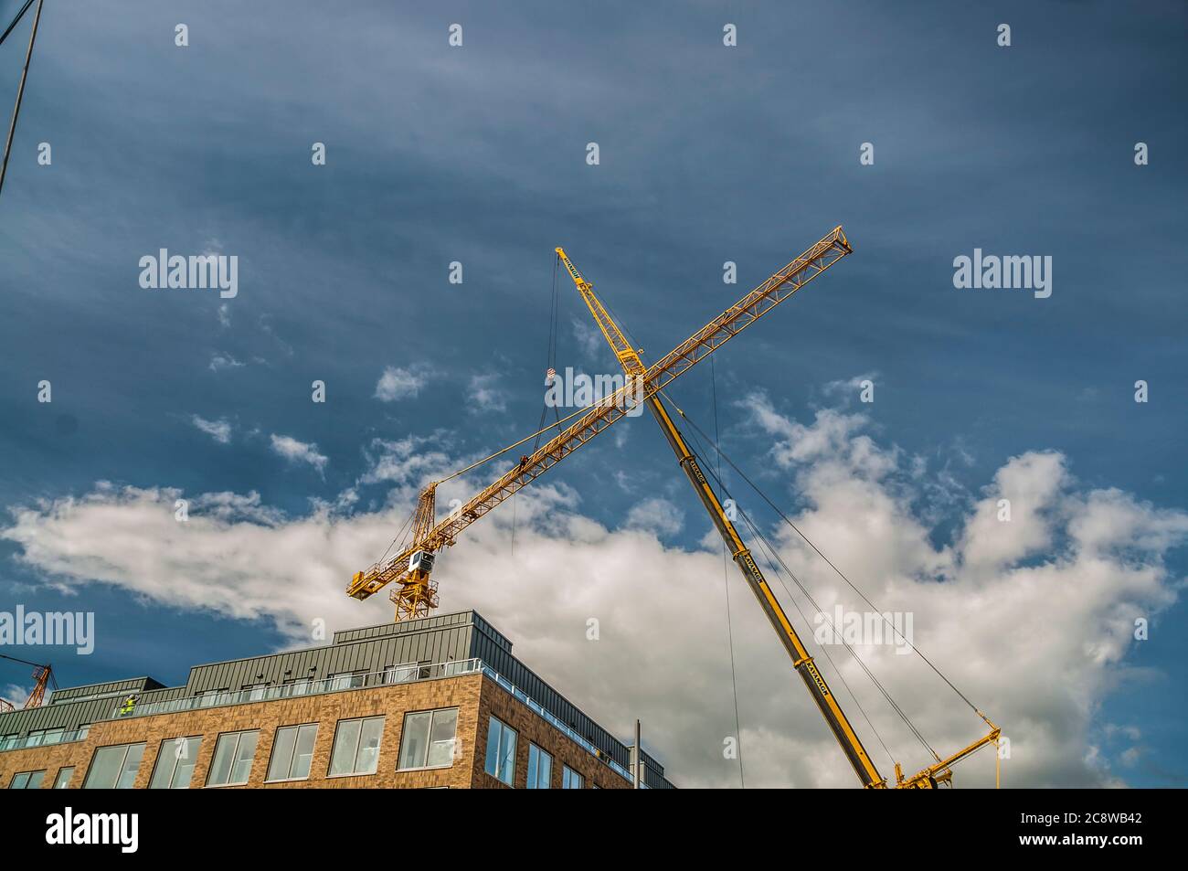 Construction dismantling tower crane hi-res stock photography and ...