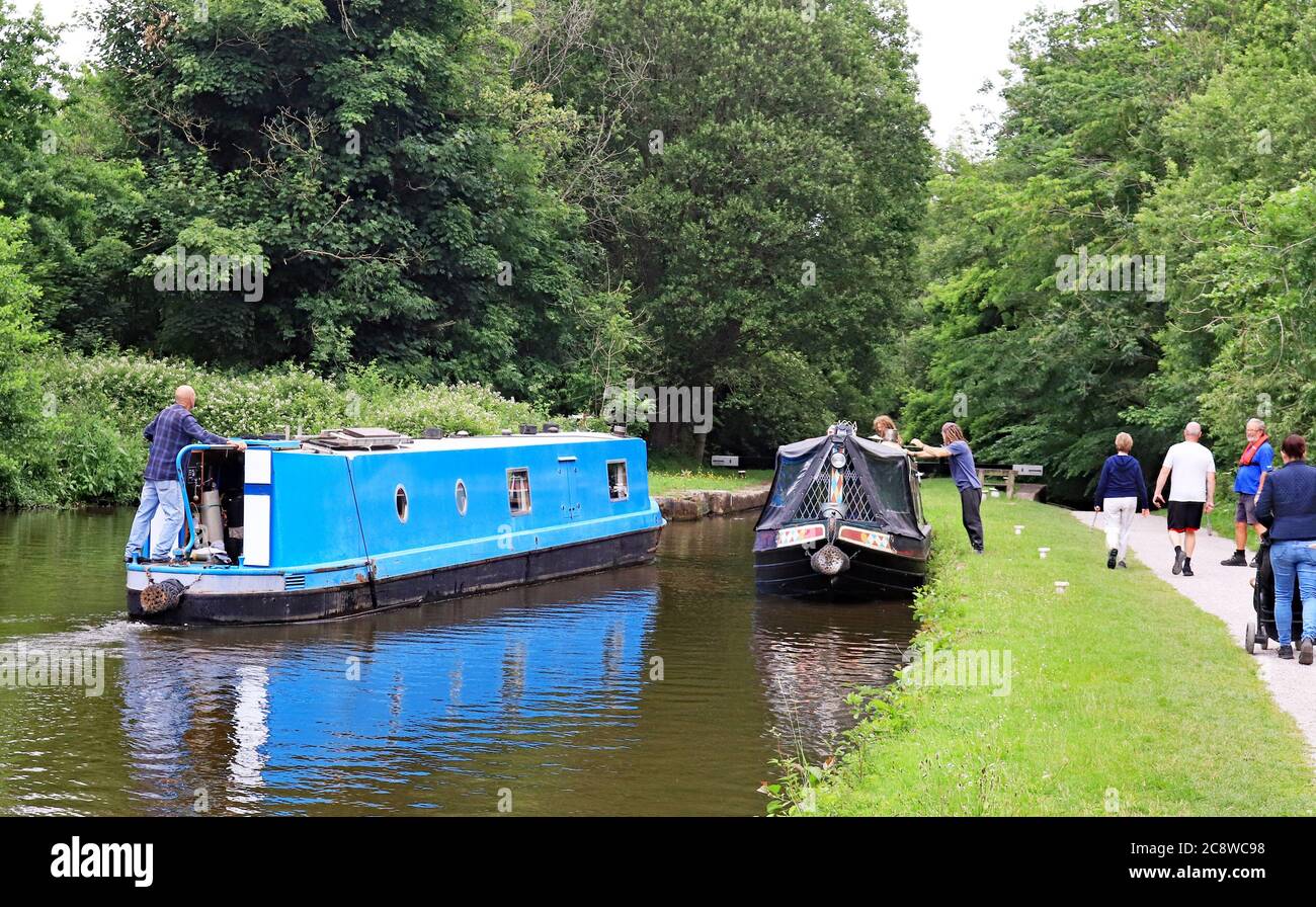 Canal boats going in different directions hi-res stock photography and ...