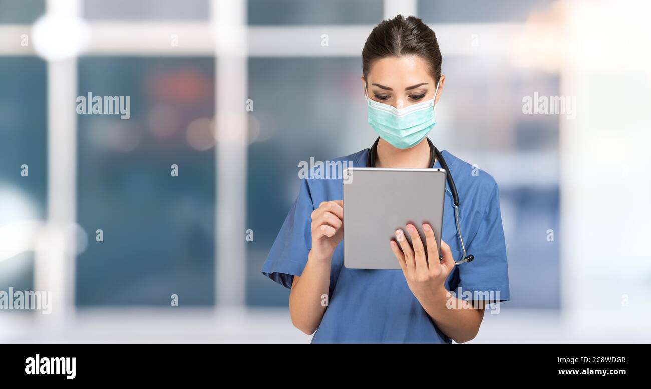 Female doctor using glass hi-res stock photography and images - Alamy
