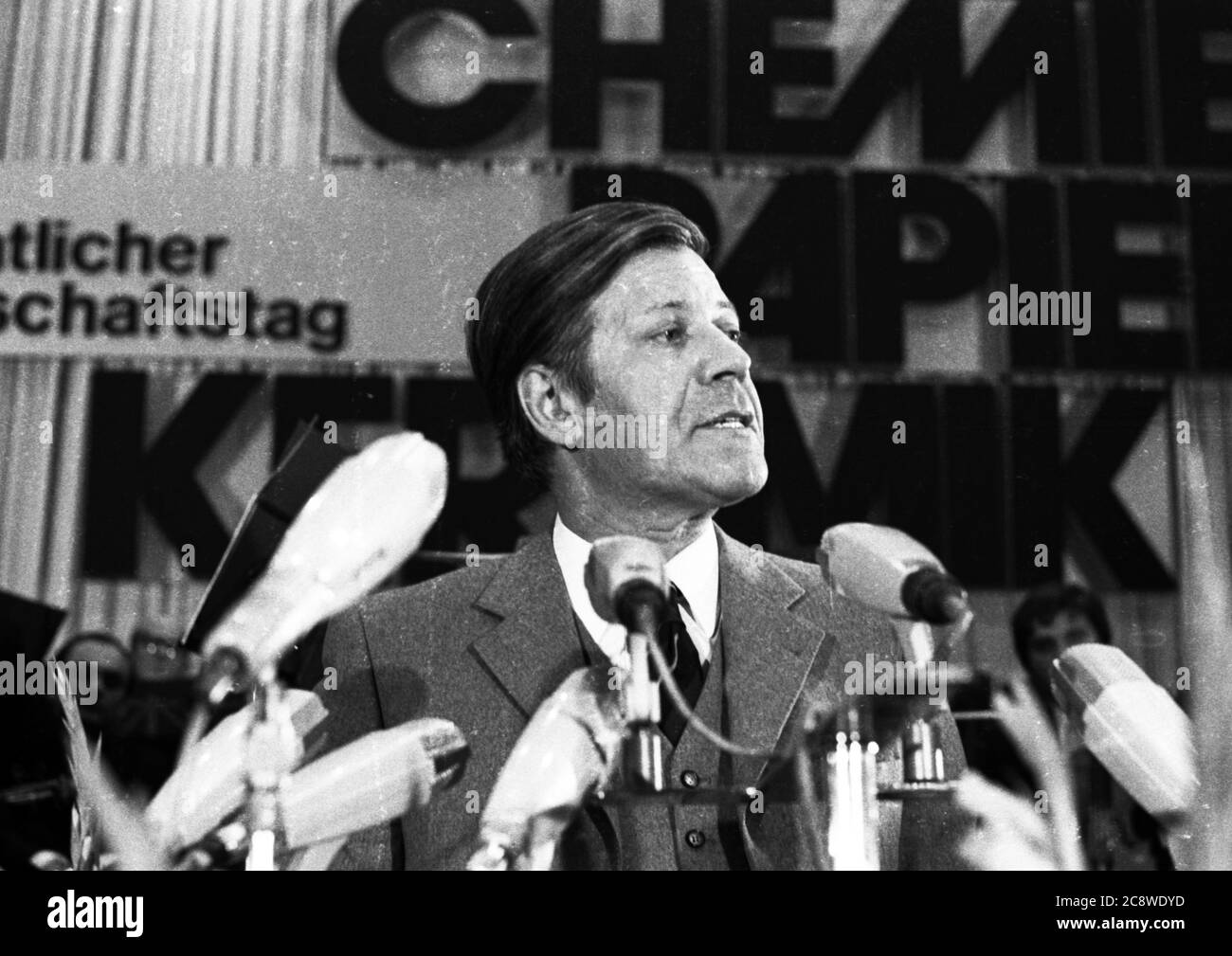 The 9th ordinary trade union conference of the industrial union ...