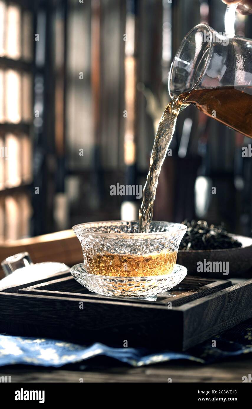 Down pour the tea Stock Photo - Alamy
