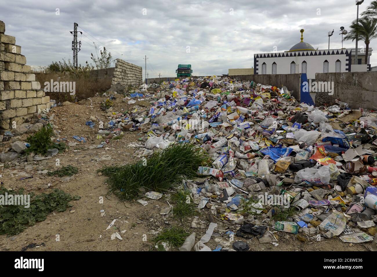 Environmental pollution cairo street hi-res stock photography and ...
