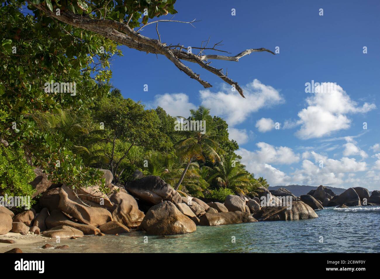 Felicite island beach, granite rocks sculpted by sea Felicite ...