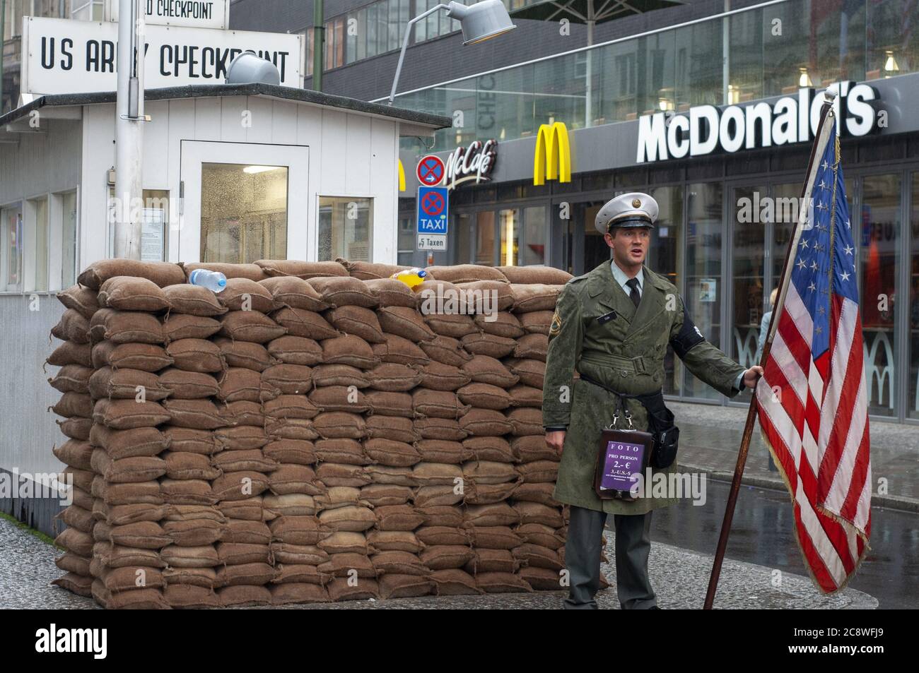 Checkpoint charlie reconstruction hi-res stock photography and images ...