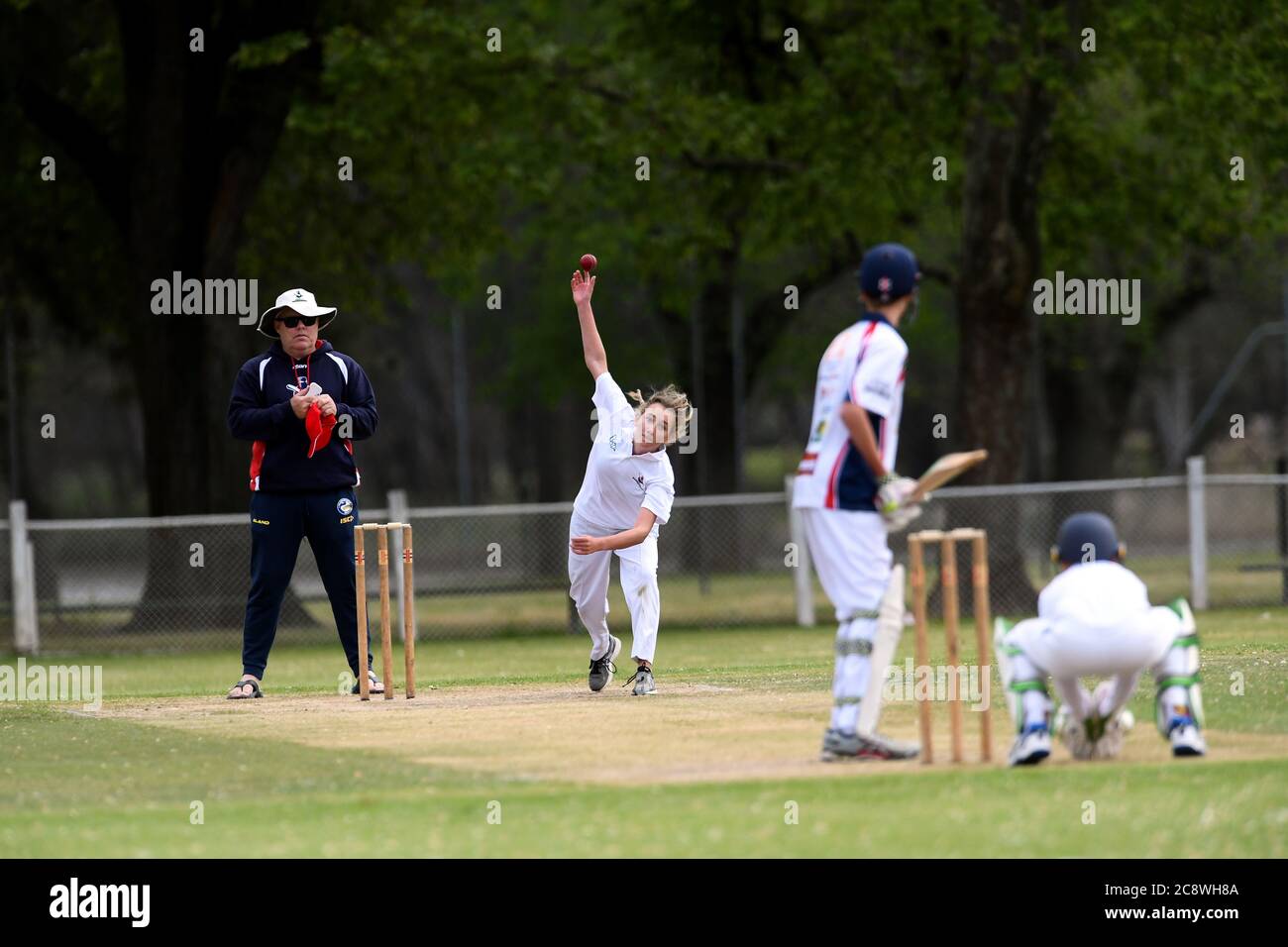 Female cricketer bowling hi-res stock photography and images - Alamy