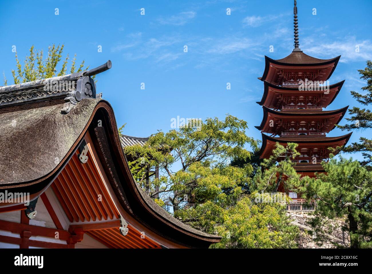 Old town close town gate at night hi-res stock photography and images ...