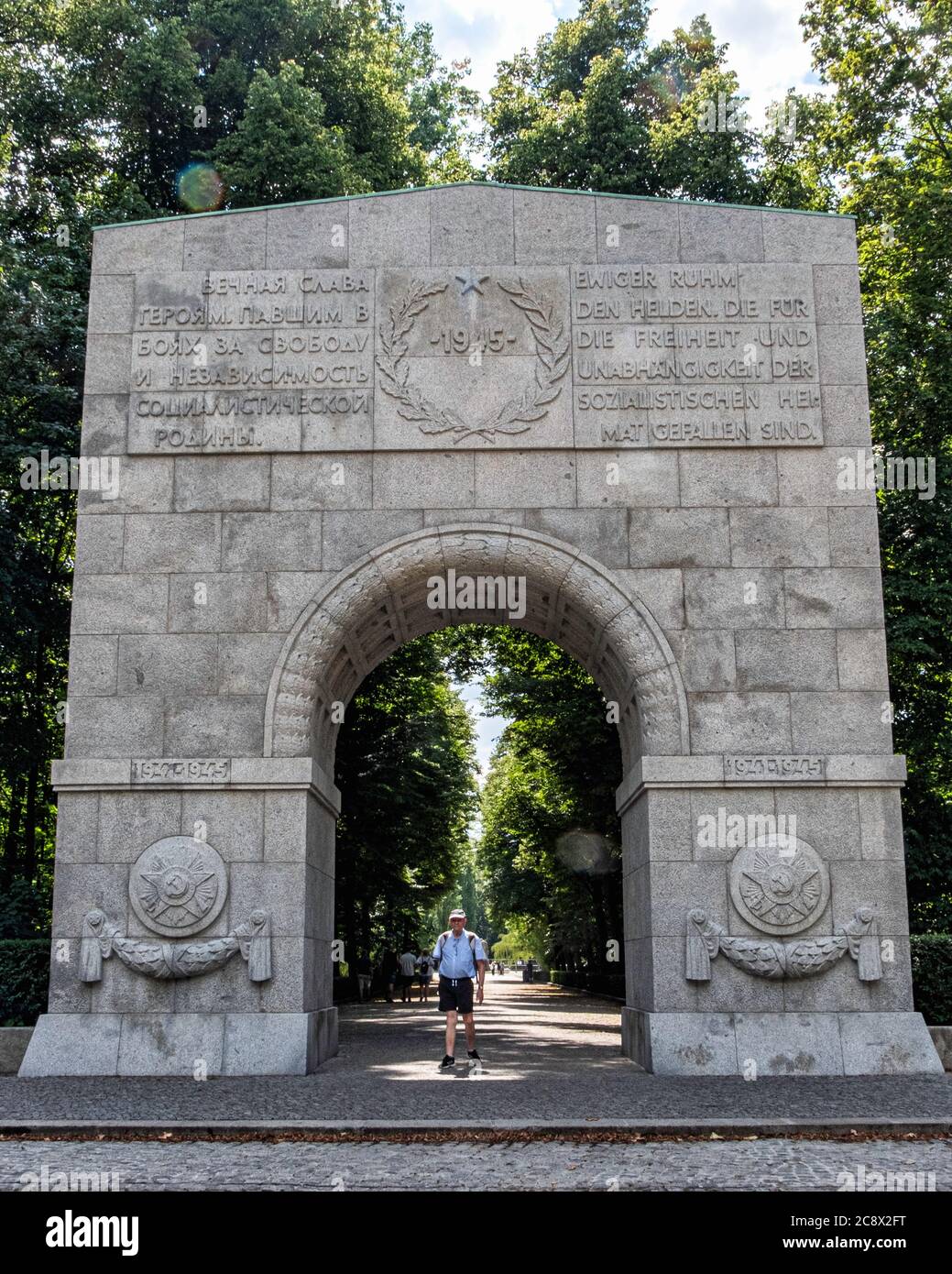 Monumental arched entrance hi-res stock photography and images - Alamy