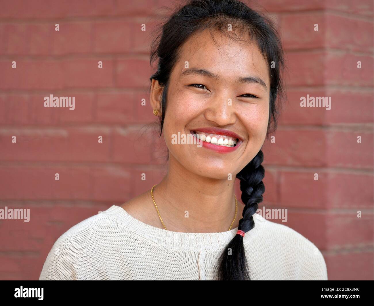 Beautiful burmese women hi-res stock photography and images - Alamy