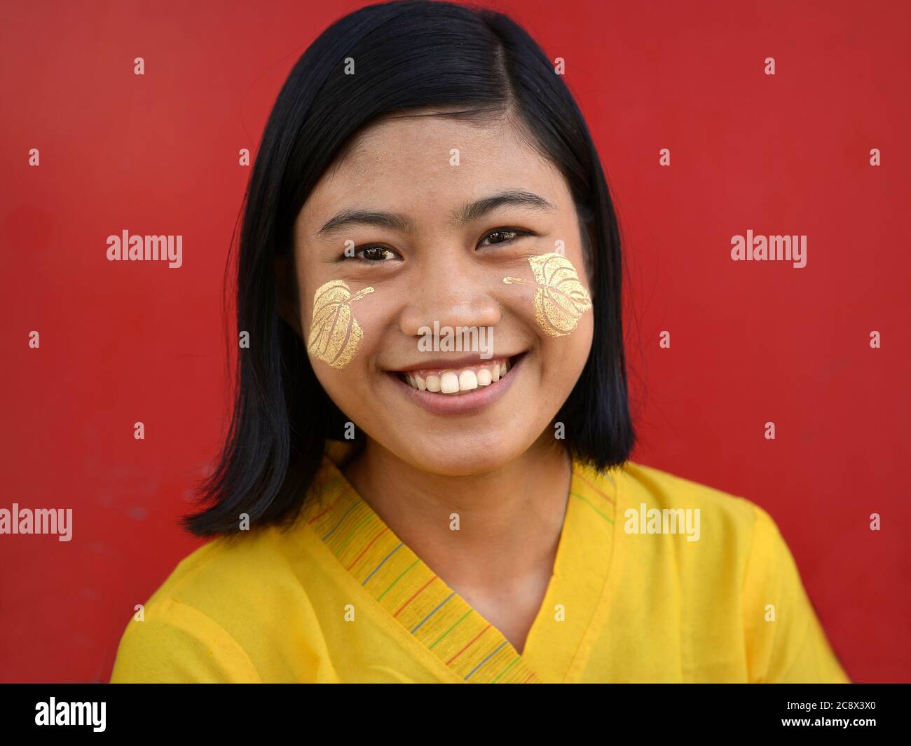 Beautiful burmese women hi-res stock photography and images - Alamy