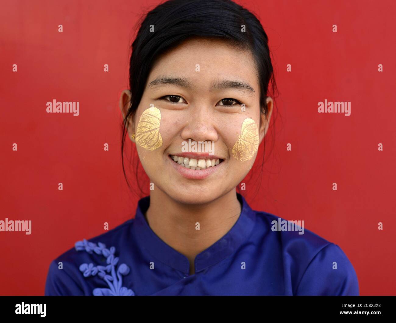 Burmese girl posing hi-res stock photography and images - Alamy