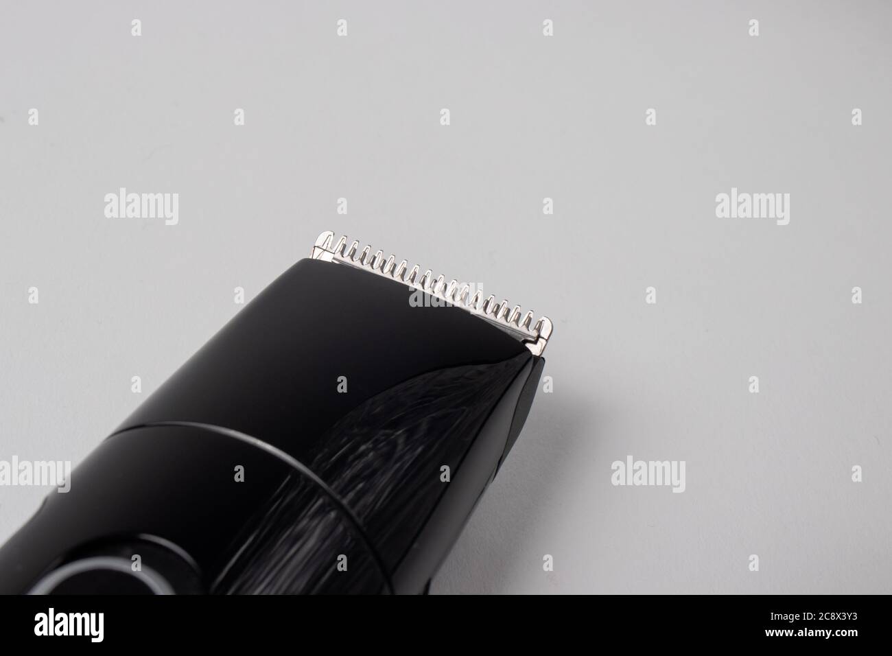 A razor with a trimmer for cutting and shaving hair, with a comb nozzle ...