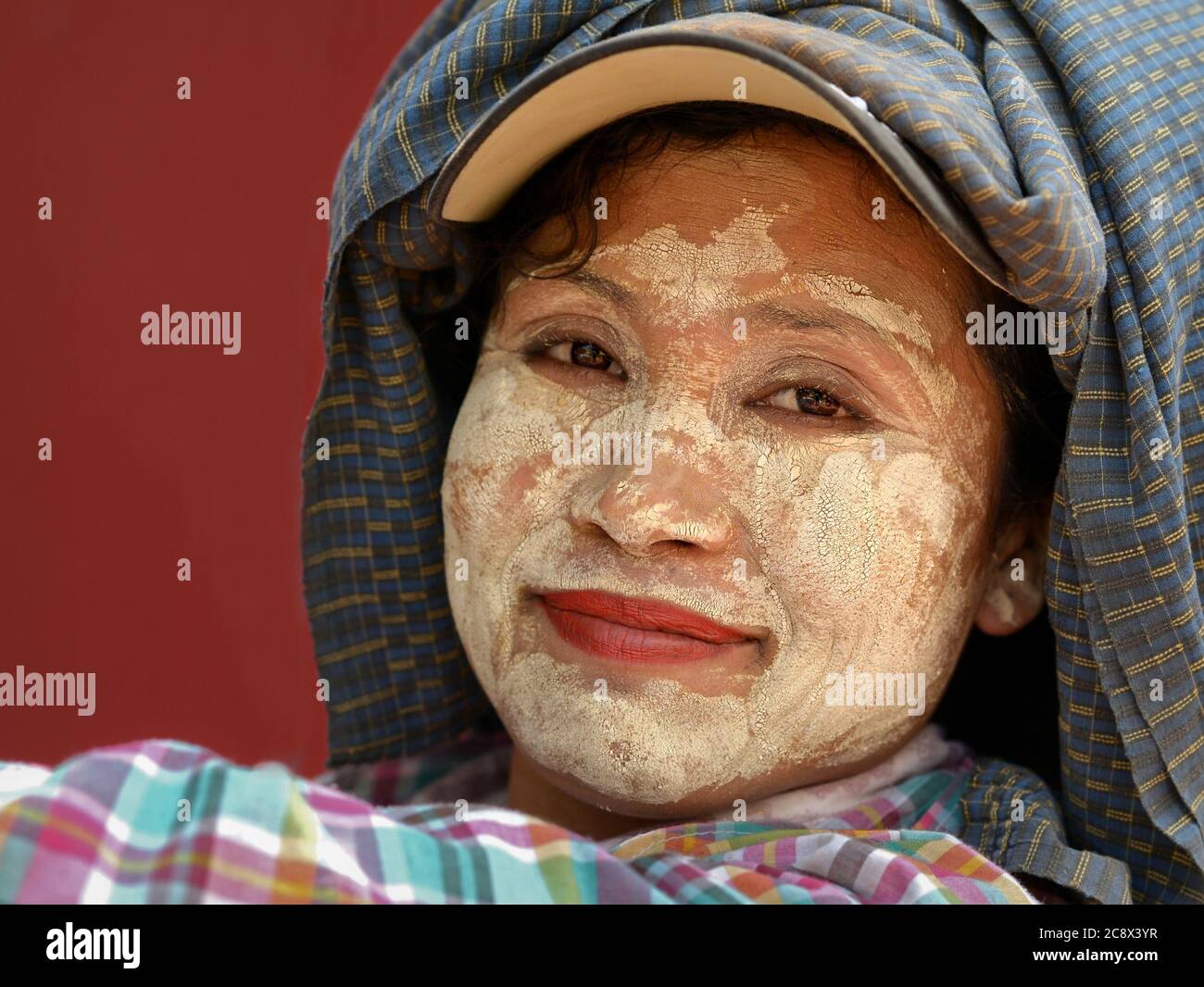 Beautiful burmese women hi-res stock photography and images - Alamy
