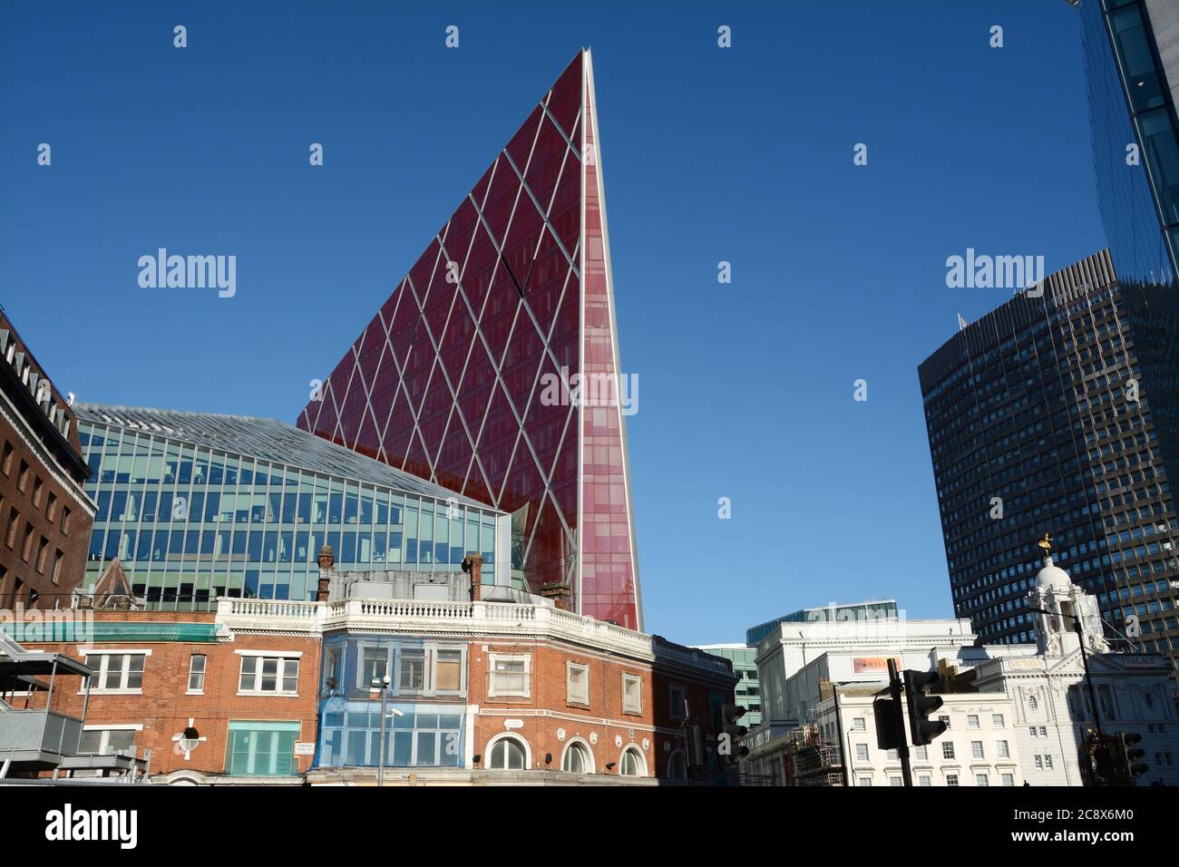 Skyscrapers and innovative architecture on the Thames make London the ...