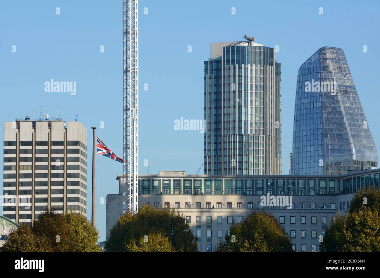 Skyscrapers and innovative architecture on the Thames make London the ...