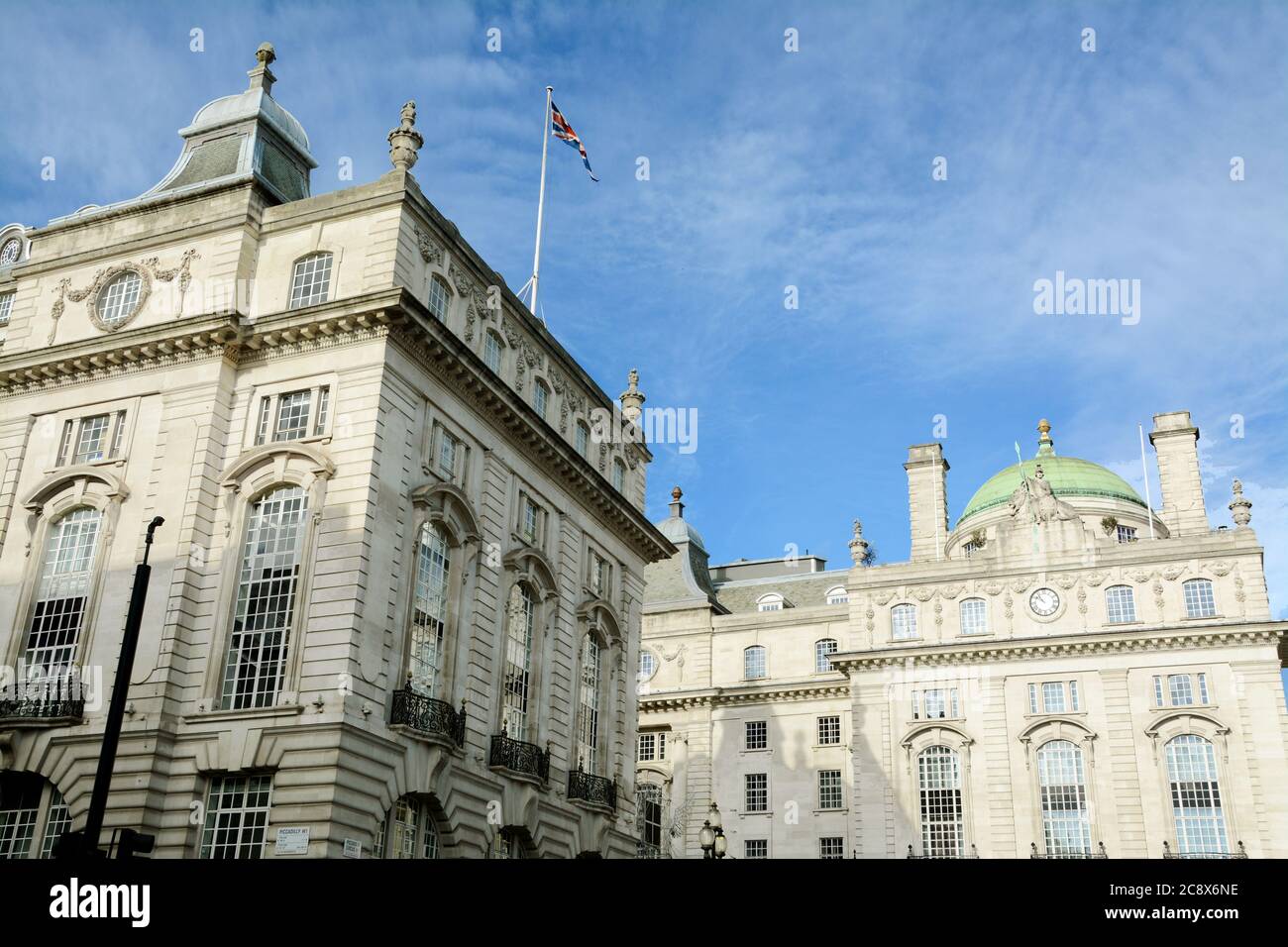 the sumptuous buildings in English architecture located in Piccadilly ...