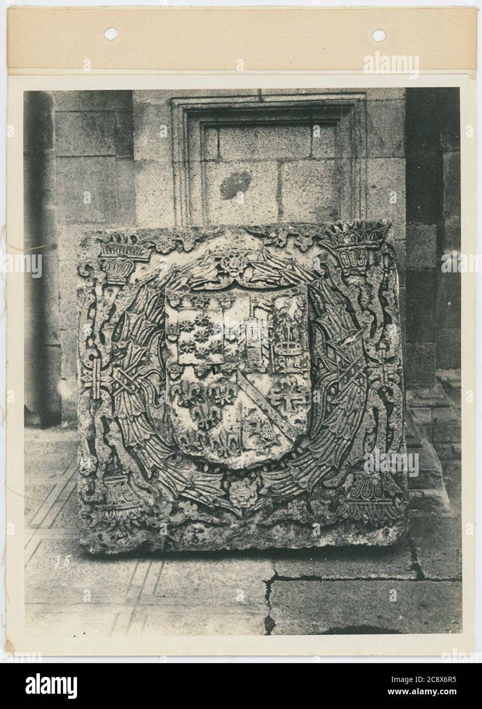 Vintage portrait of white shield hi-res stock photography and images ...