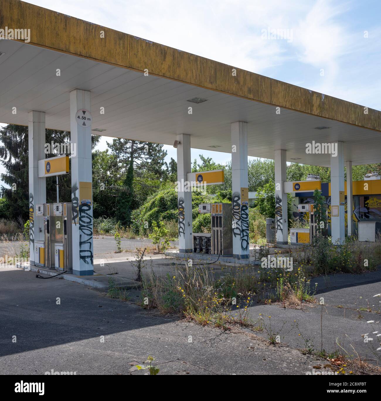 no more oil from this gas station in france Stock Photo - Alamy
