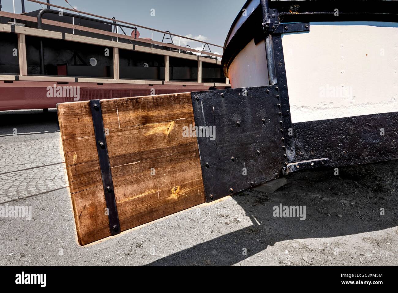 Square rudder blade hi-res stock photography and images - Alamy