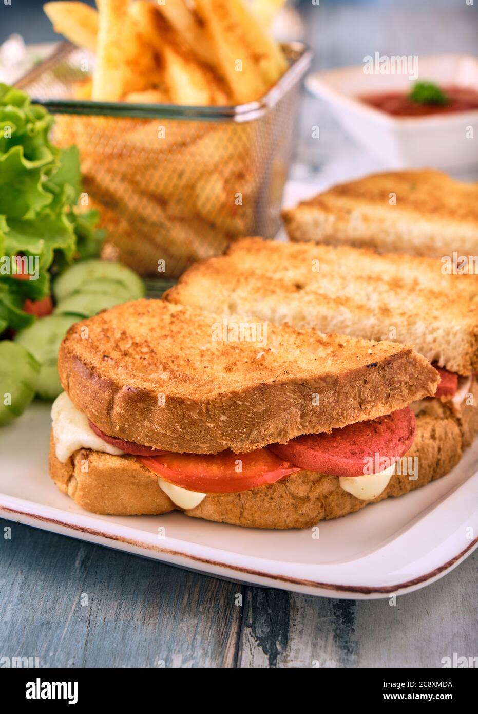 Sausage and toast on plate hi-res stock photography and images - Alamy