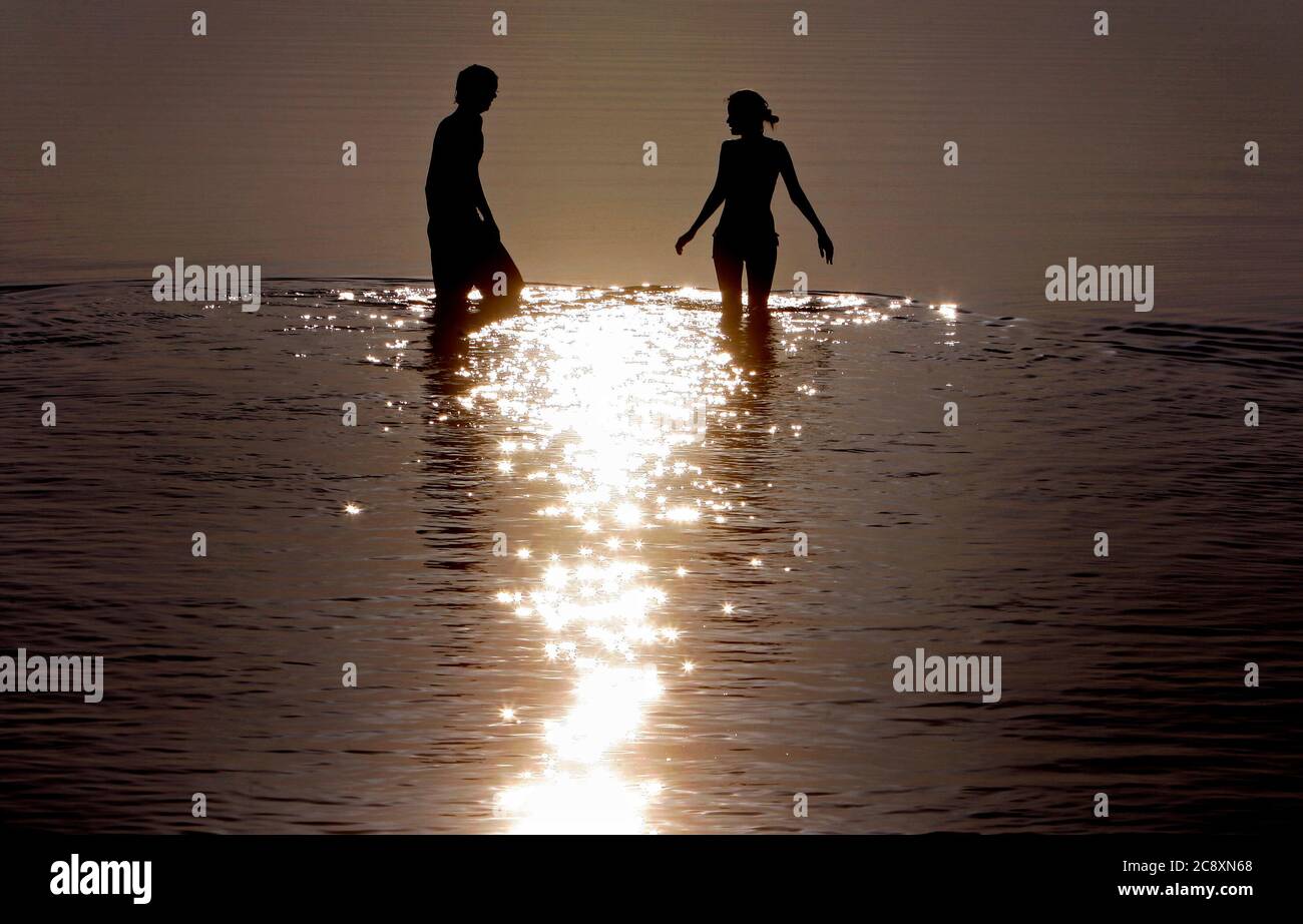 A younger couple bathing in Lake Vättern. Photo Jeppe Gustafsson Stock ...